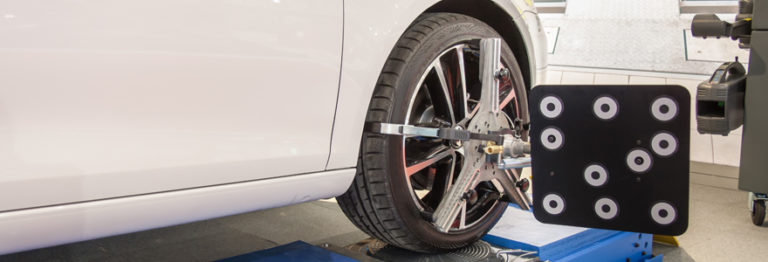 Comment contrôler le parallélisme d’une voiture